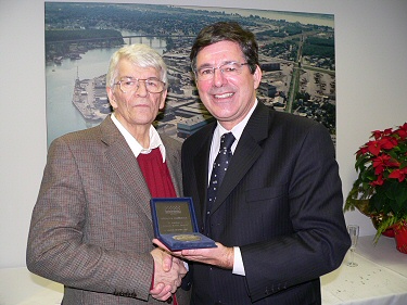 Robert Beaudry reçoit la médaille d’honneur de l’Assemblée nationale