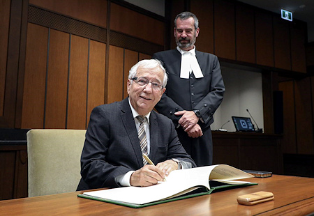 12e Assermentation du député Louis Plamondon | SorelTracy Magazine ...