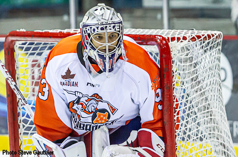 Signature du gardien de but Étienne Marcoux avec les Bâtisseurs ...