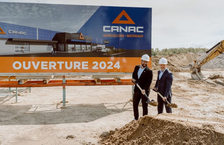 Première pelletée de terre pour le futur magasin CANAC de Sorel-Tracy ... Première pelletée de terre pour le futur magasin CANAC de Sorel-Tracy ...